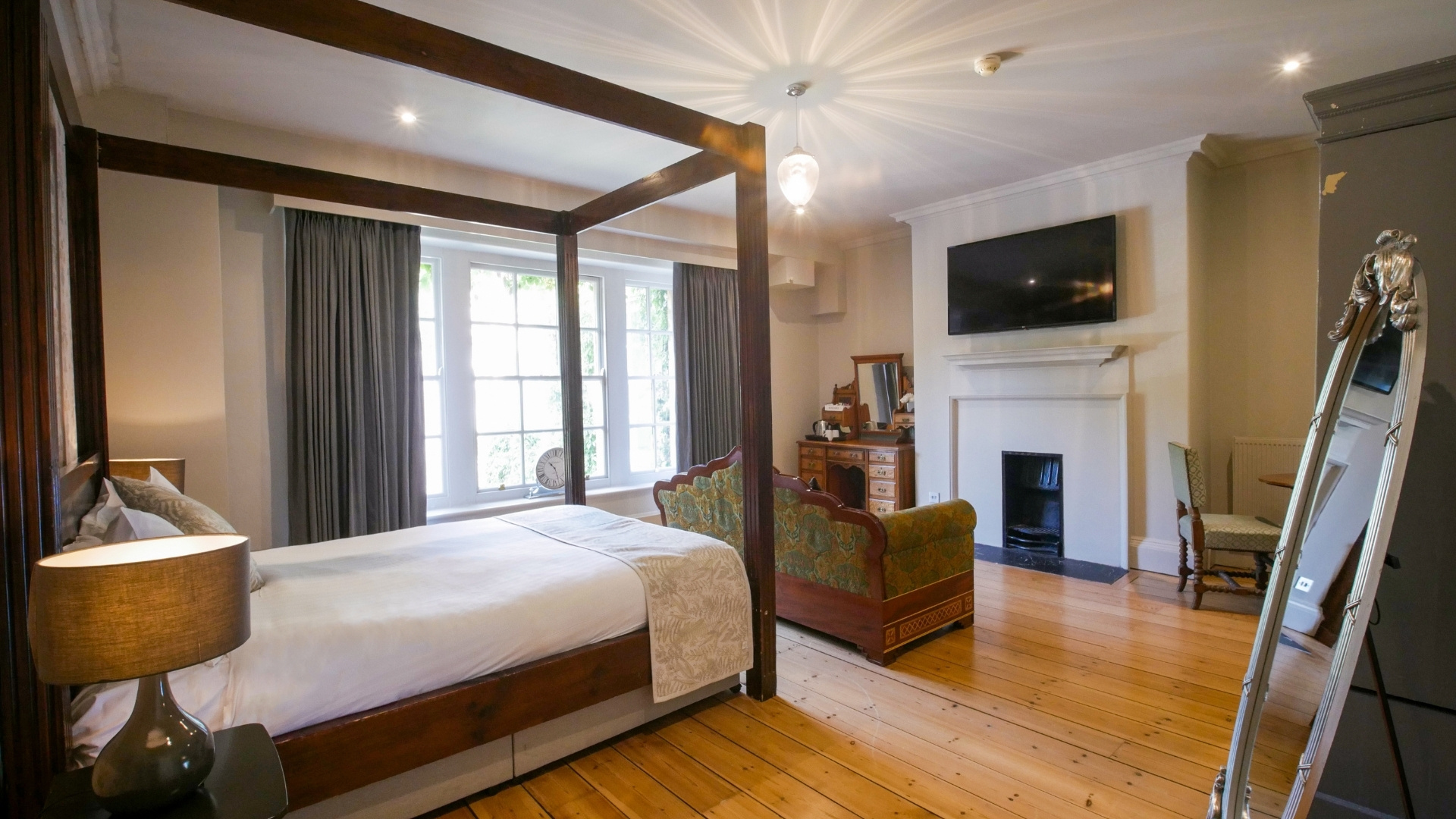 Charming Countryside Rooms & Suites - Holbrook Manor & Spa