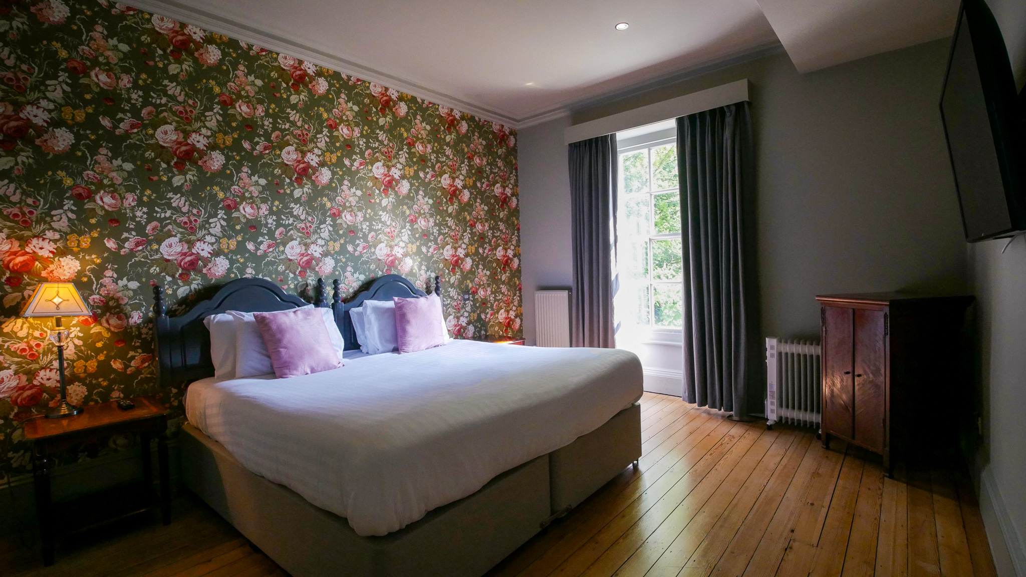 Charming Countryside Rooms & Suites - Holbrook Manor & Spa