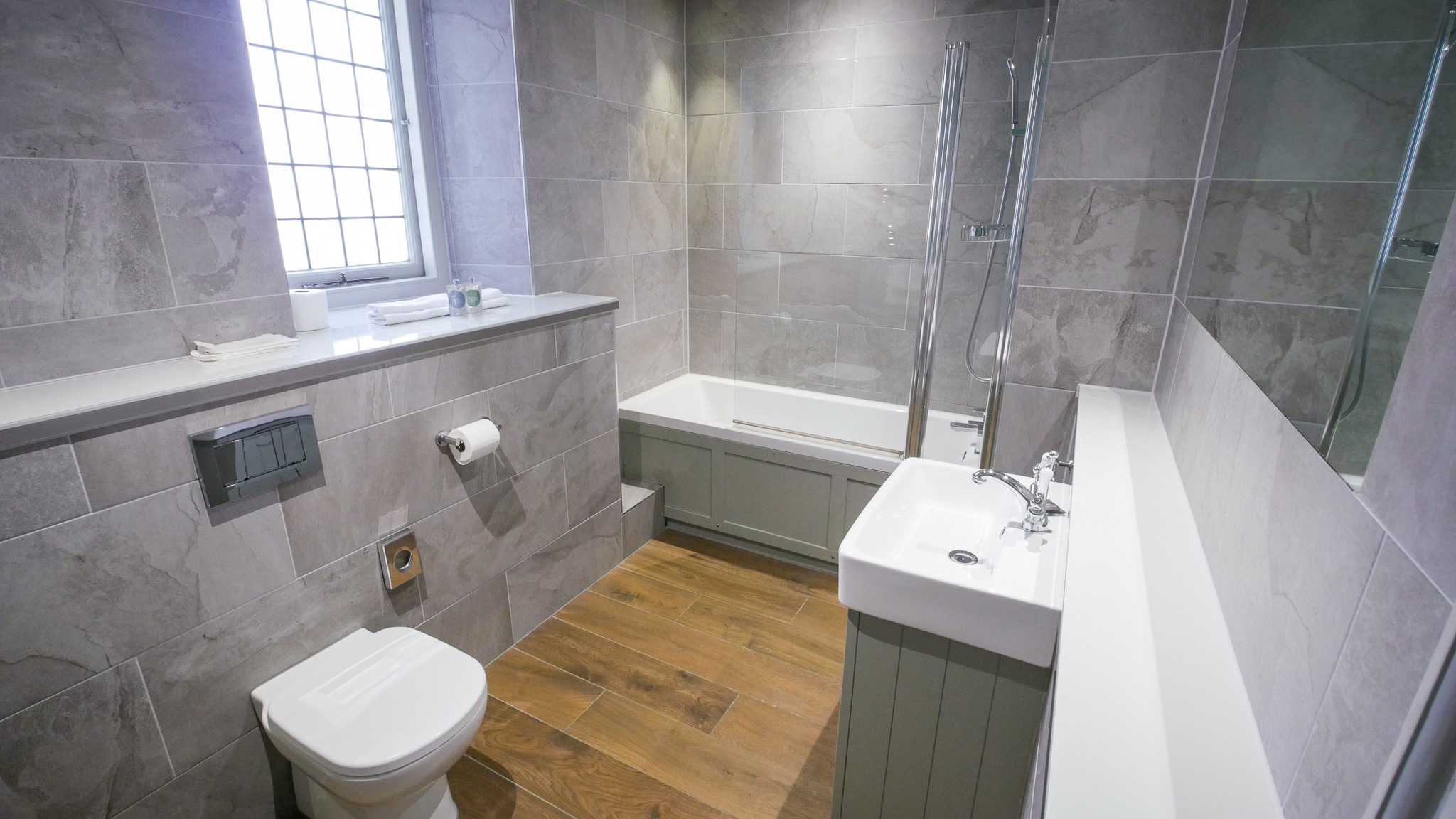 Charming Countryside Rooms & Suites - Holbrook Manor & Spa