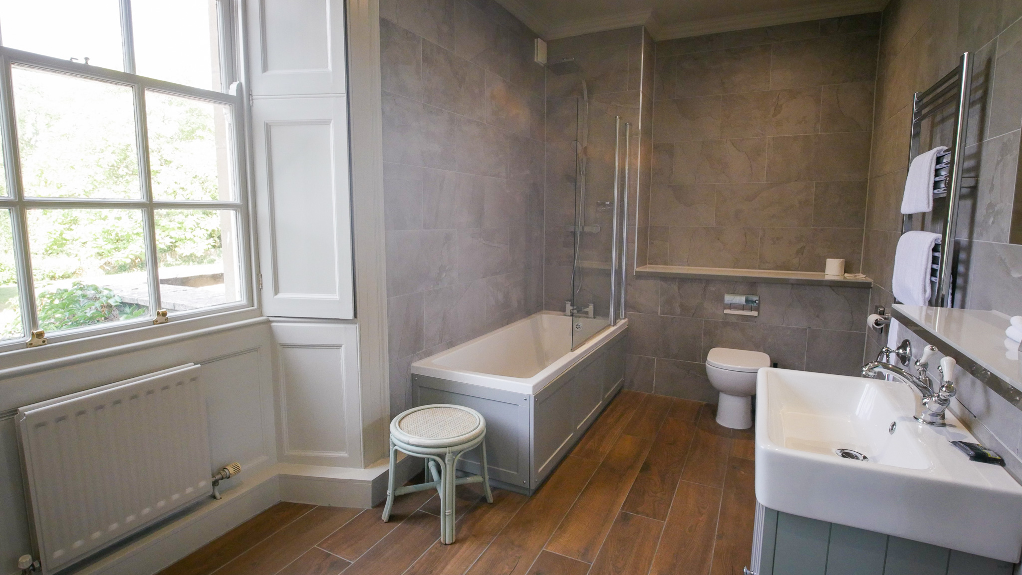 Charming Countryside Rooms & Suites - Holbrook Manor & Spa